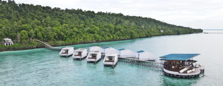 Arasatu Villa Maratua Whale Shark Labuan Cermin – TOUR DERAWAN HAPPY ...